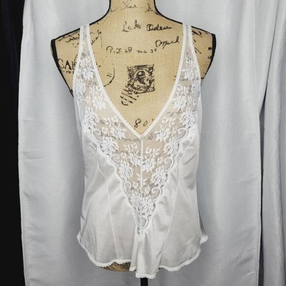 Vintage | Tops | Vintage 96s 1970s Maidenform White Deep V Lace ...
